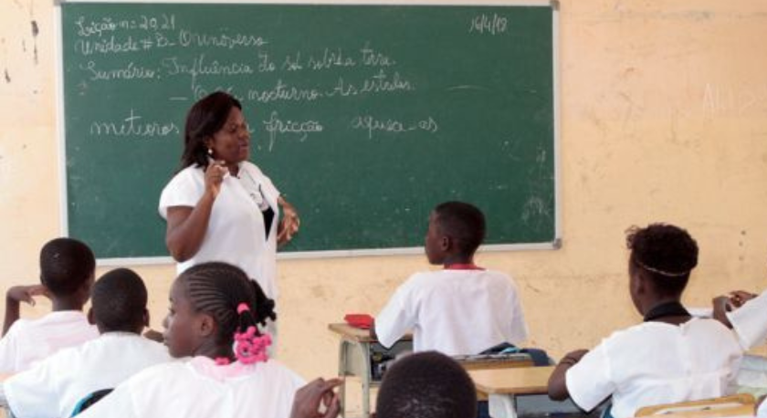 Novas matrículas de alunos já começaram em Angola - RDP África - RTP