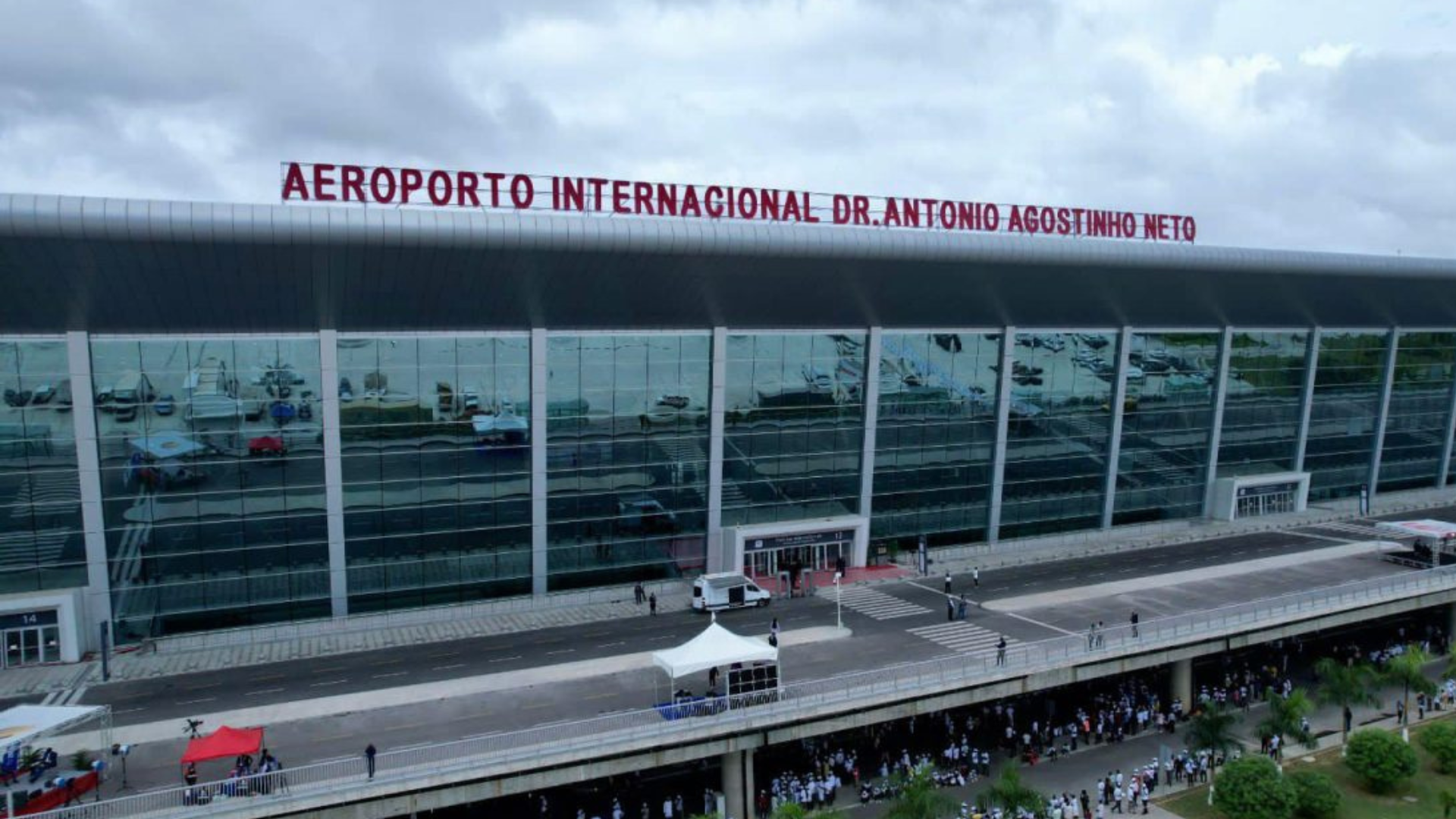 Novo Aeroporto Internacional de Luanda recebe primeiro voo de carga - RDP África - RTP